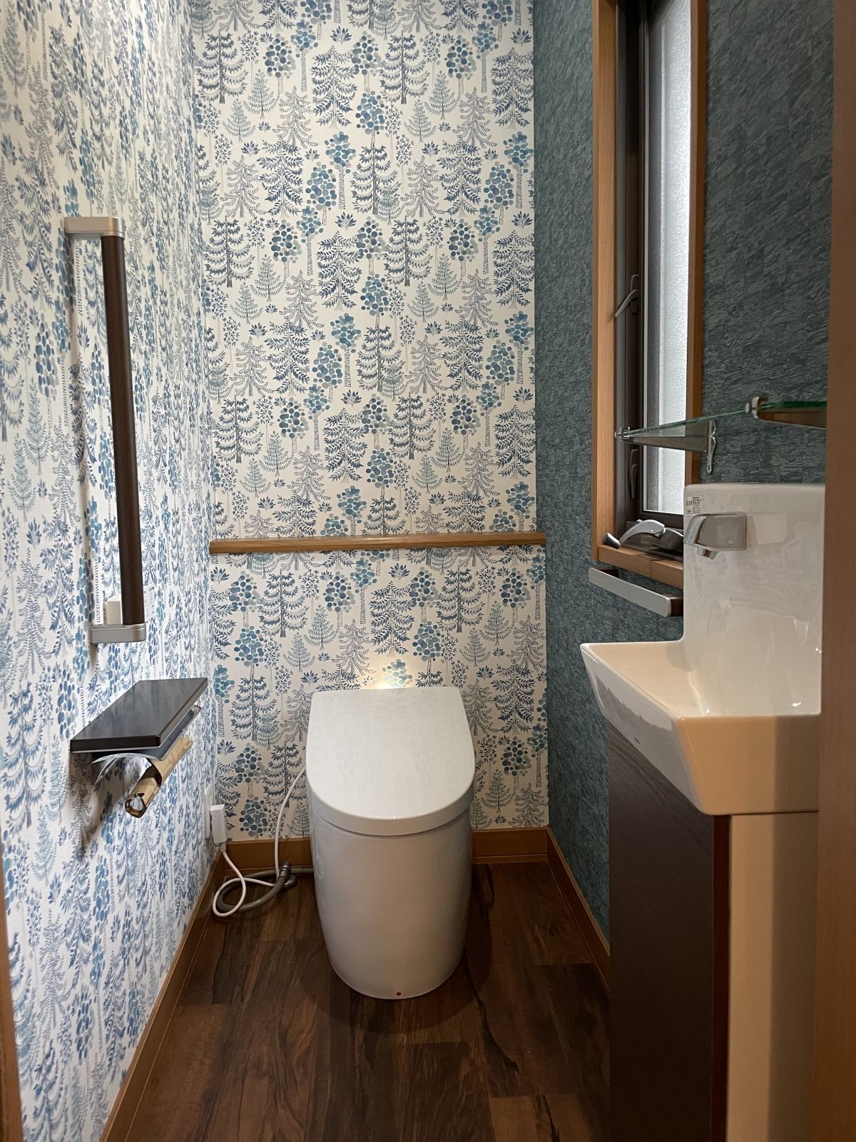 トイレをお気に入りの空間にするアクセントクロス｜岐阜県大垣市の岡本住建｜パナソニックリフォームクラブ